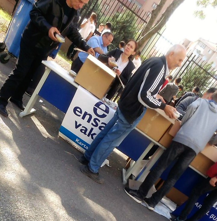 Ensar Vakfı her fırsatta okullarda: Şimdi de aşure dağıttılar! | soL haber