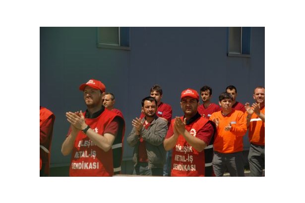 BEKAERT işçisine aile desteği | soL haber