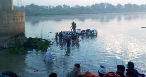 Hindistan'da yolcu otobüsü nehre uçtu: 13 kişi hayatını kaybetti | soL ...