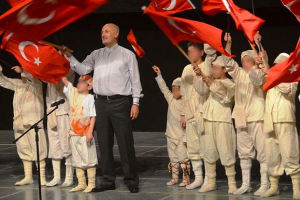 İstismarcı öğretmen, 'Bu sapığın Ensarla ilgisi yok' diyen Davutoğlu ...