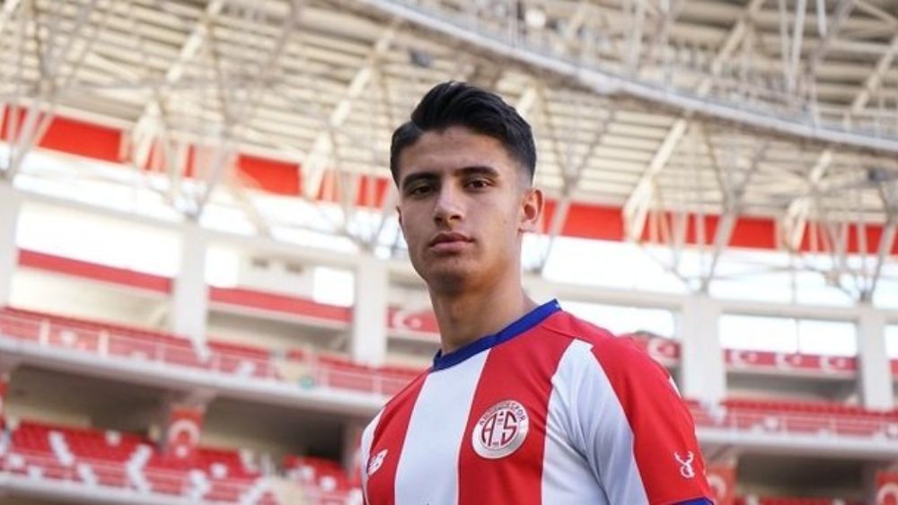Antalyasporlu futbolcuya bıçaklı saldırı | soL haber