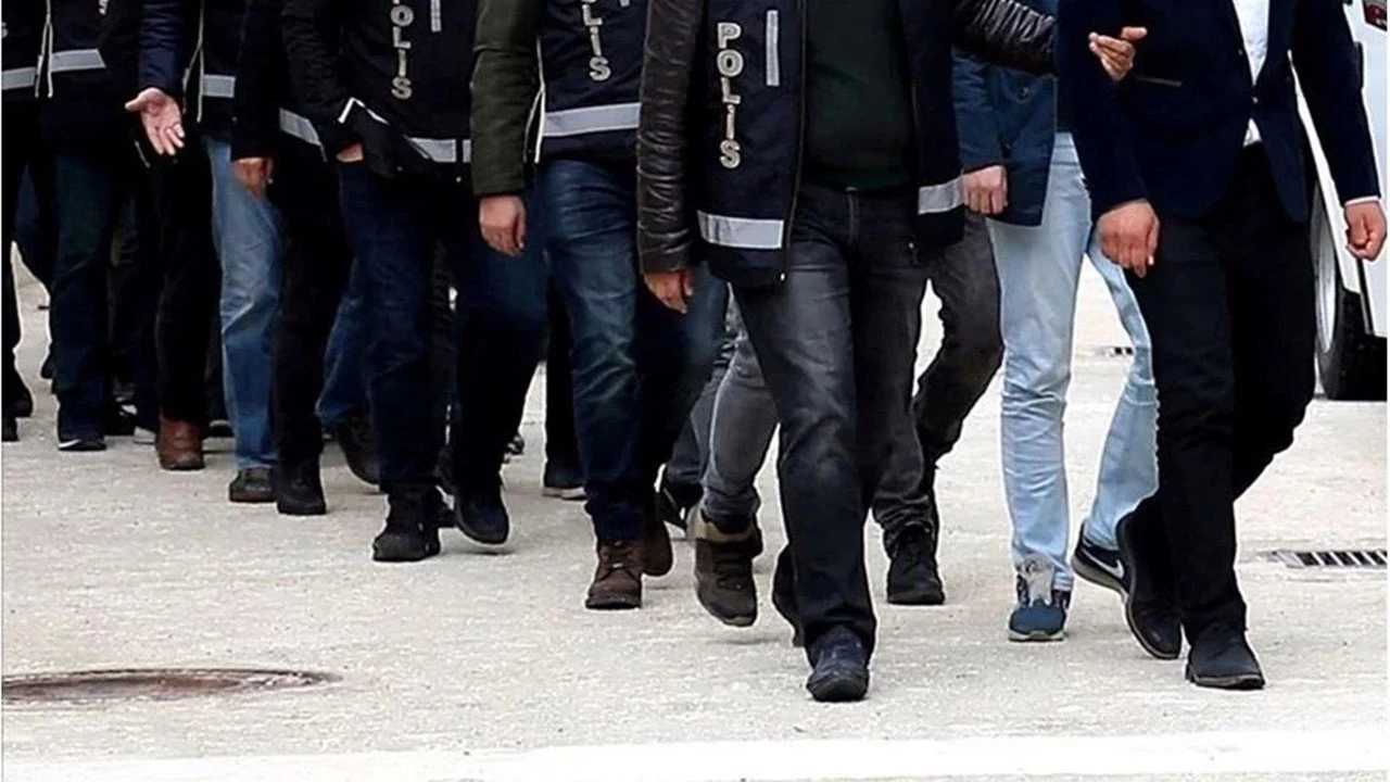 'Uyuşturucu' ve 'fuhuş' soruşturması: 17 kişi tutuklandı | soL haber