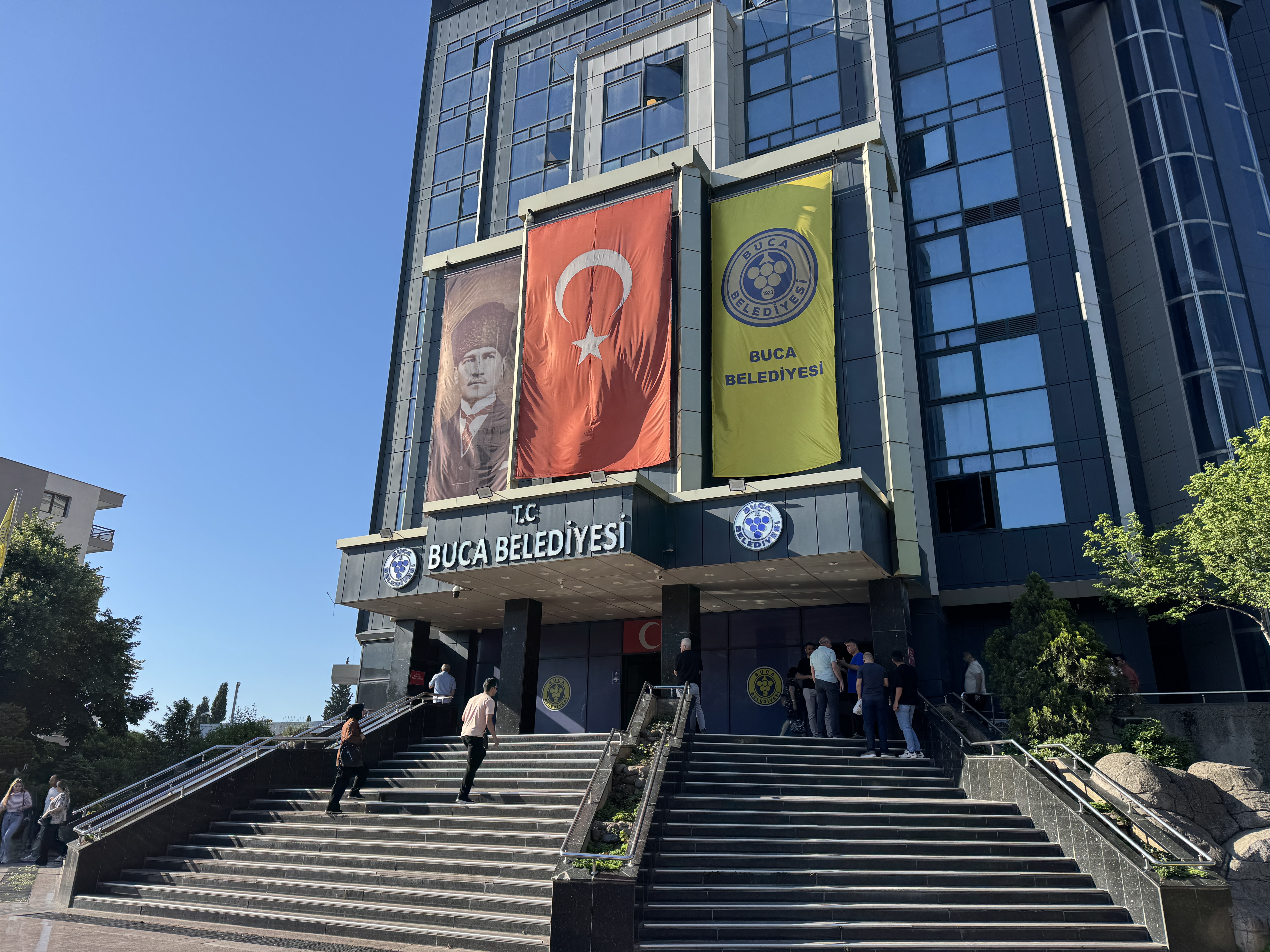 CHP'li Buca Belediyesi'ne operasyon: Eski ve yeni belediye başkanları ...