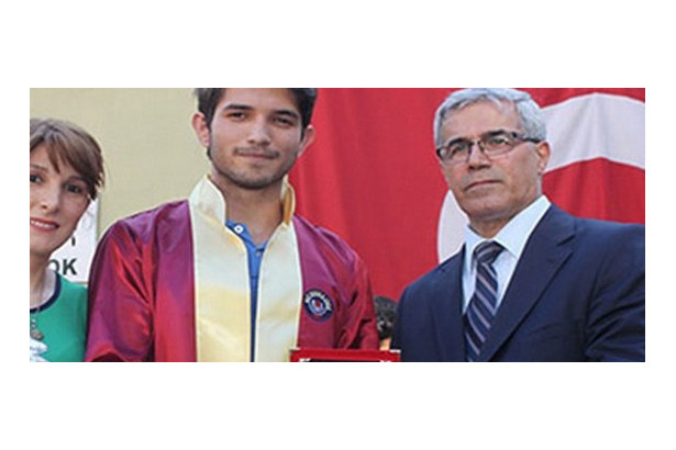 Mezuniyette Berkin ve Ali İsmail'i andı, disipline verildi | soL haber