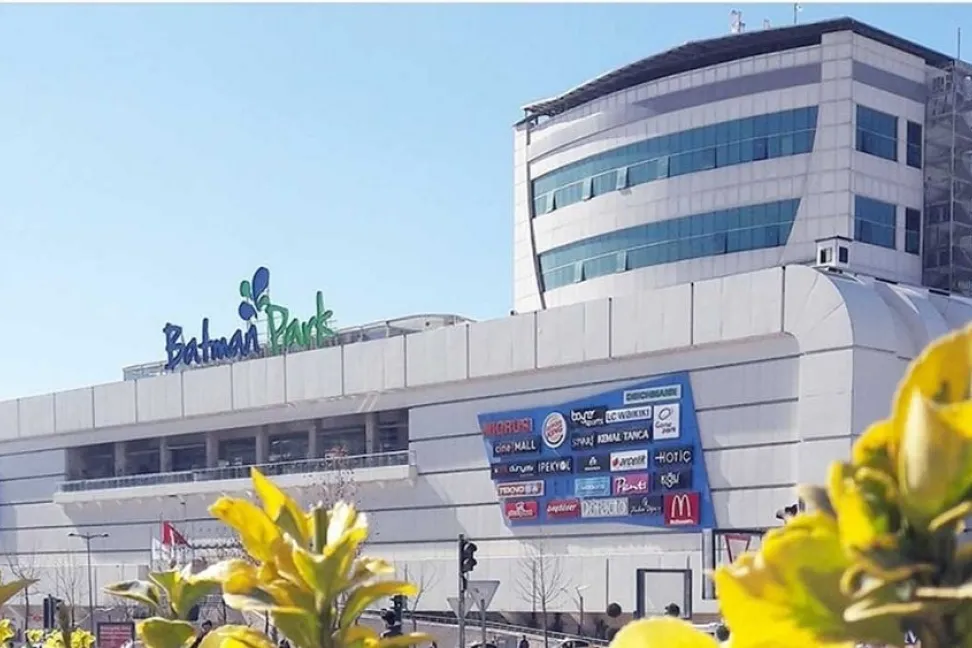 Kayyum 635 milyon değerindeki AVM’yi 150 milyona satışa çıkardı | soL haber