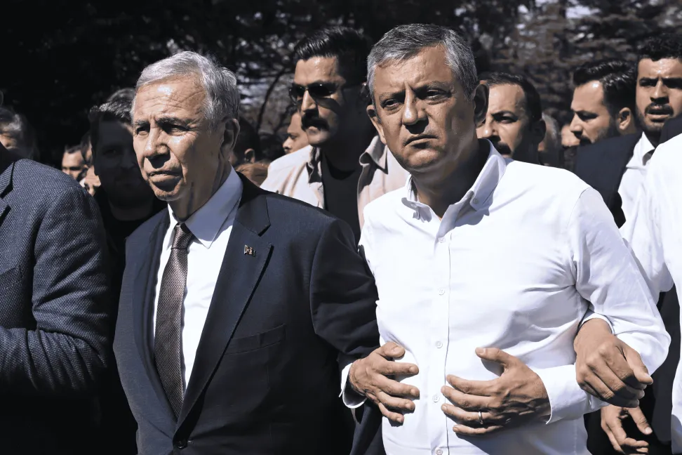 Özgür Özel'e destek veren Mansur Yavaş yandaş medyanın hedefi oldu ...