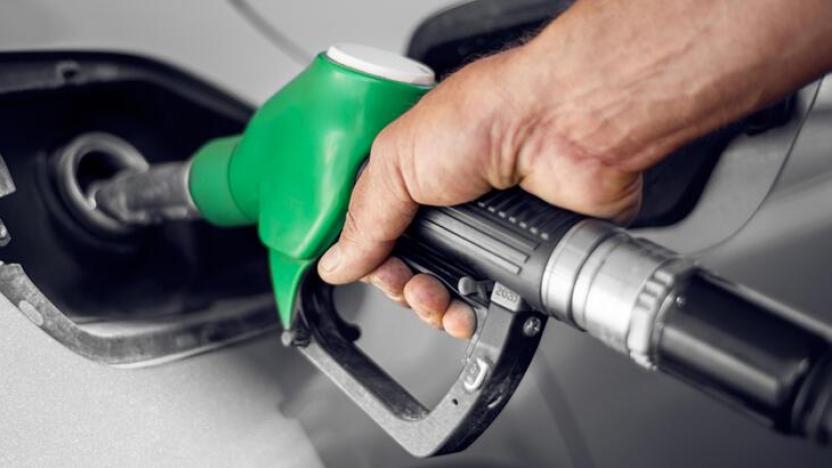 Benzine ve motorine indirim geliyor | soL haber