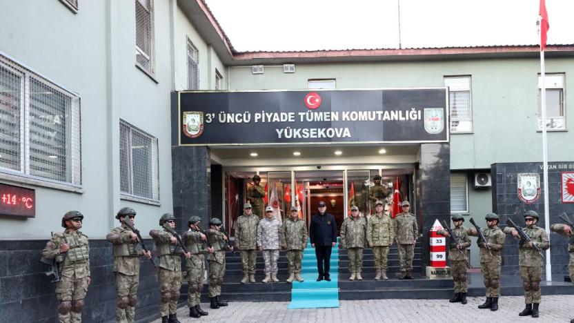 Milli Savunma Bakanı Akar ve komutanlar sınırda | soL haber